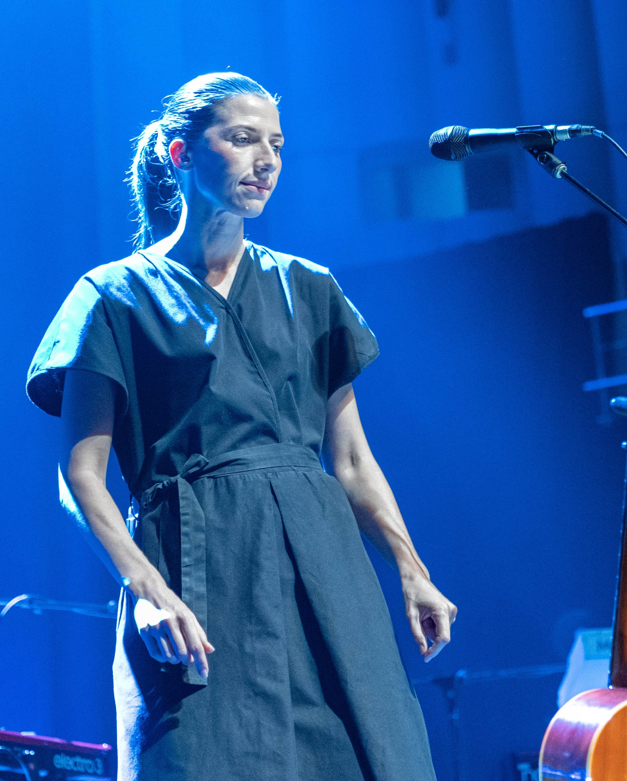 Live Gallery: Amazing Aldous Harding Wows Sydney 22.10.2022 – Backseat ...